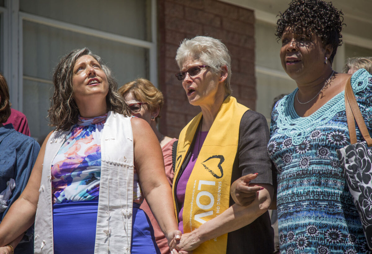 VIDEO: Prayer vigil participants pray for overcoming hate crimes | News ...